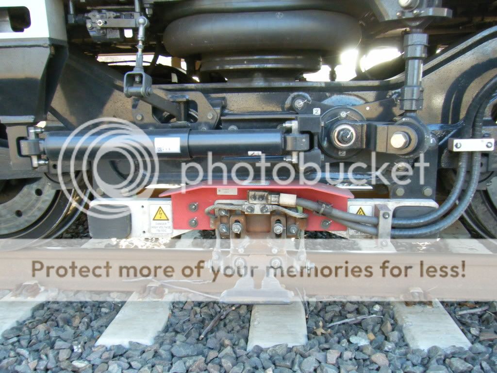 Could M-8 style 3rd rail shoe enable conversion? - RAILROAD.NET