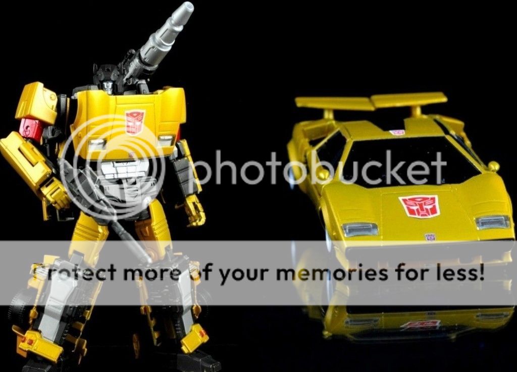 Masterpiece Tiger Track In Hand Images - Transformers News - TFW2005